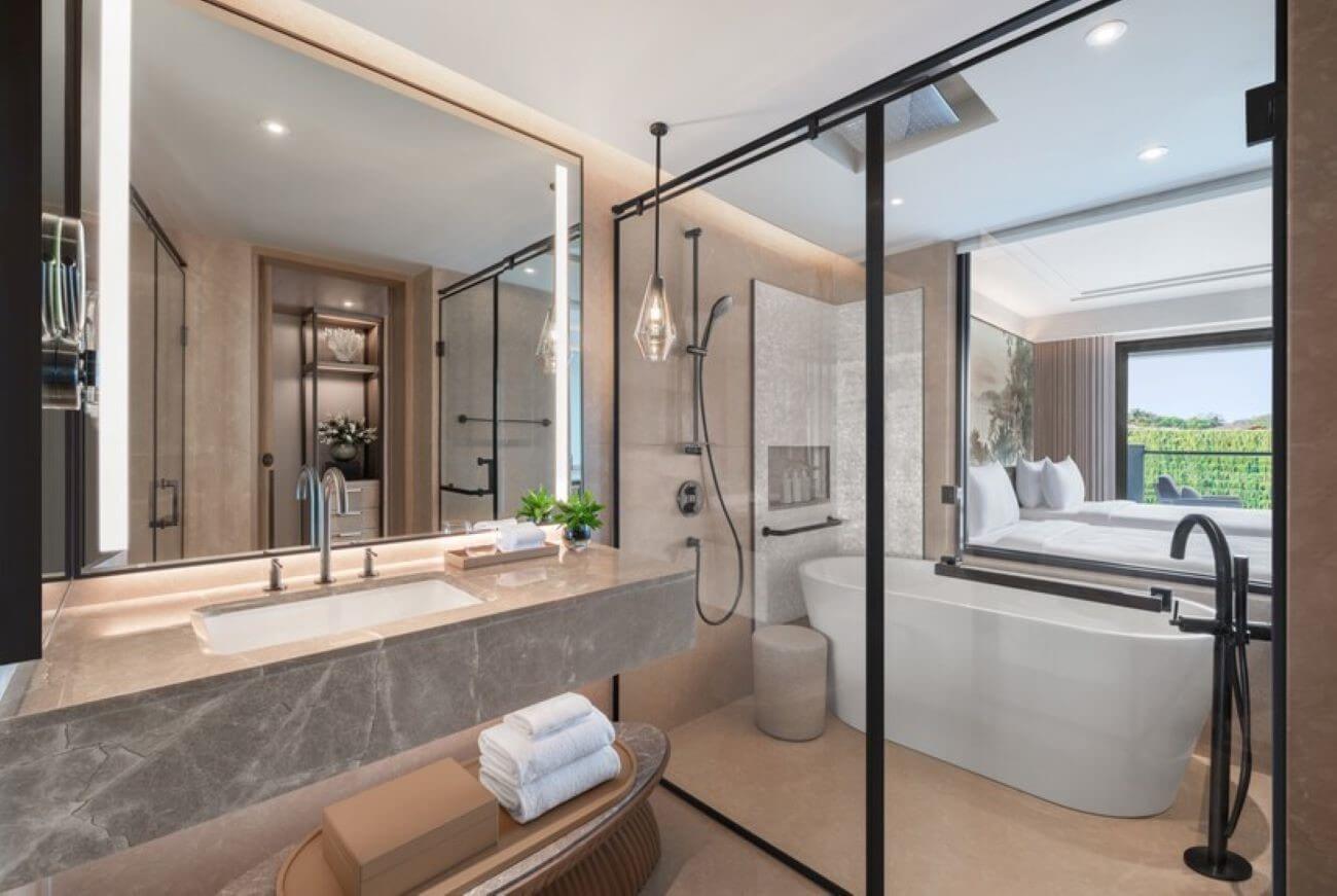 How to Choose Between Framed vs Frameless Shower| AIS Glasxperts